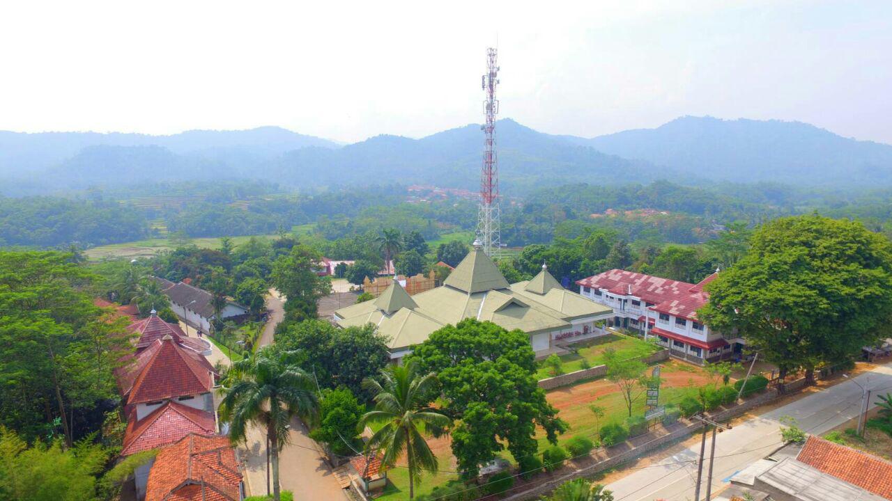 Kemegahan Darunnajah Cipining dari Udara