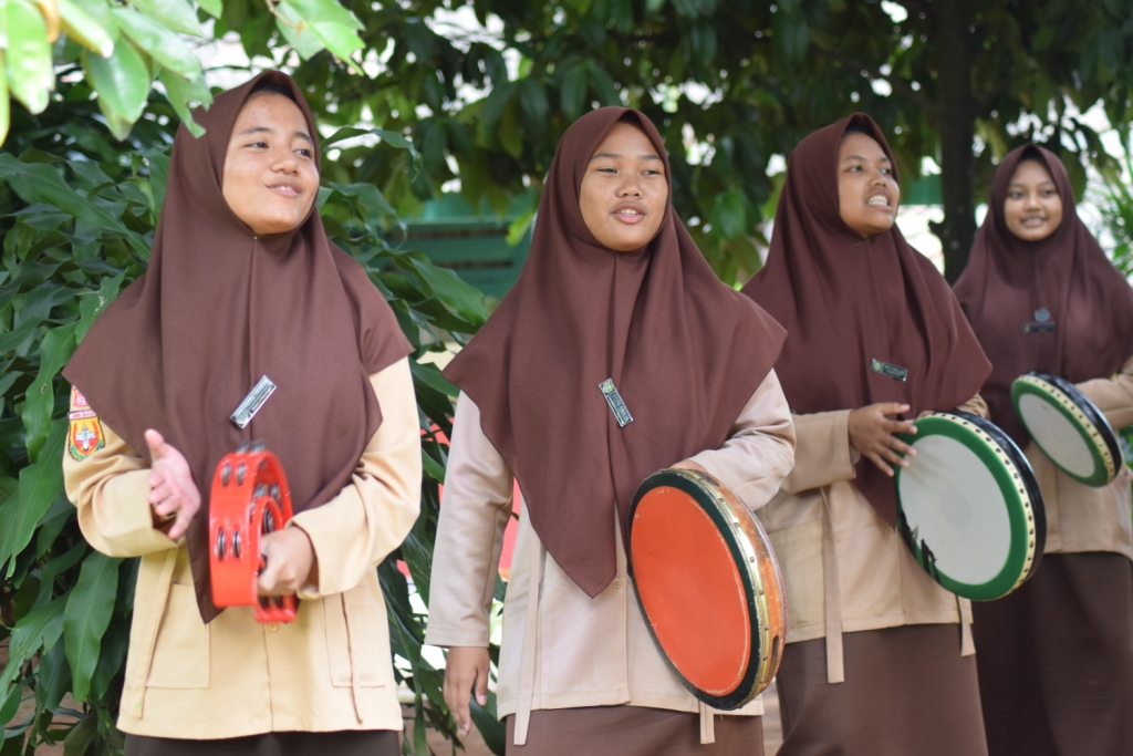 Latihan Qosidah Untuk Penampilan Pembukaan Saat Pembagian Raport