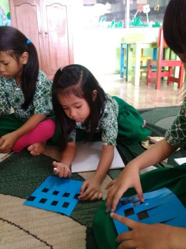 Membuat Karpet Dari Anyaman Origami