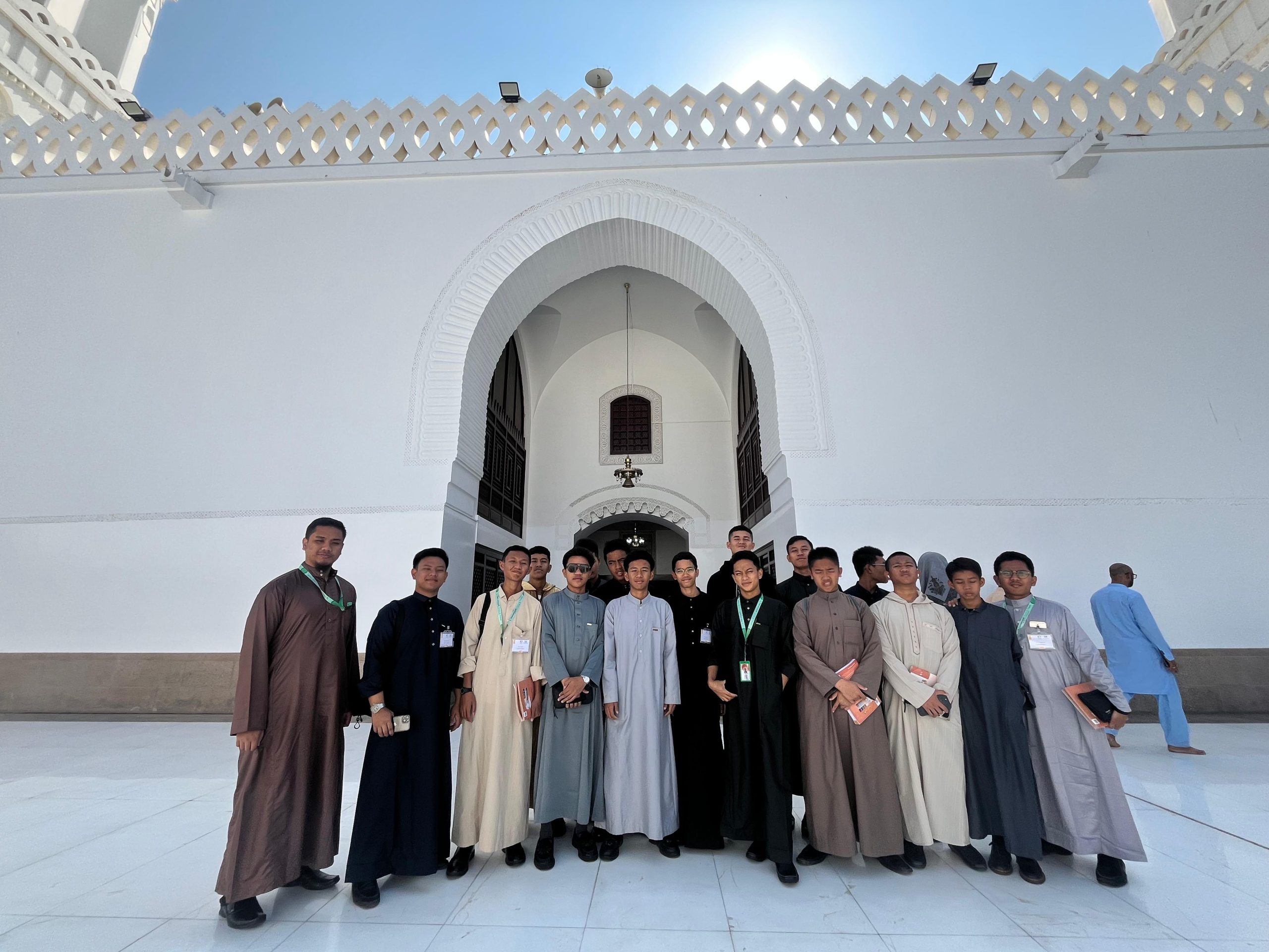 28 Santri Pesantren Darunnajah Ziarah ke Masjid Qiblatain, Madinah