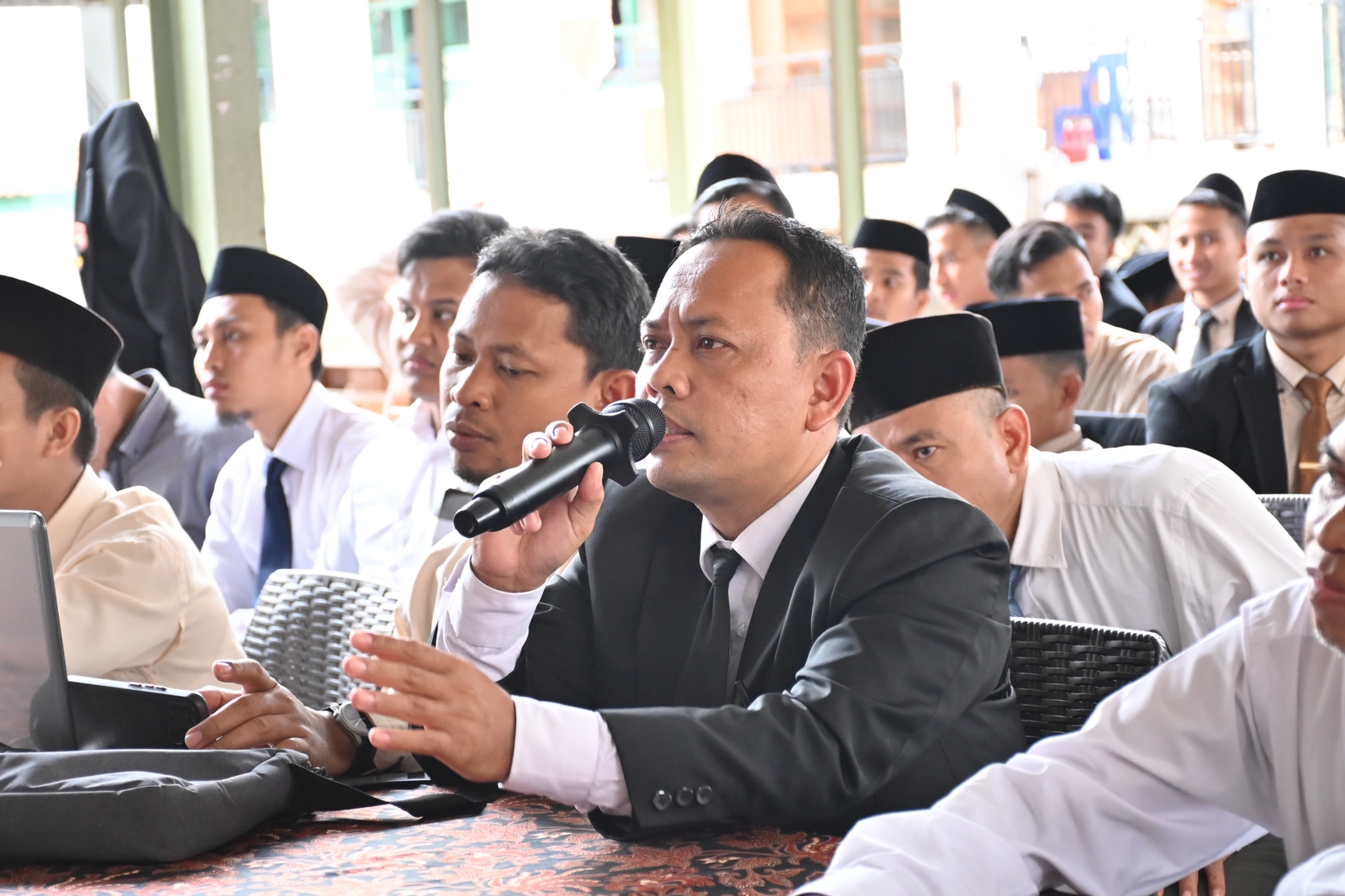 Intimidasi di Tempat Kerja: Bagaimana Mengatasinya?