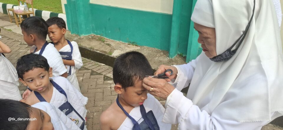 Peragaan Manasik Haji Anak TK - Pesantren Darunnajah