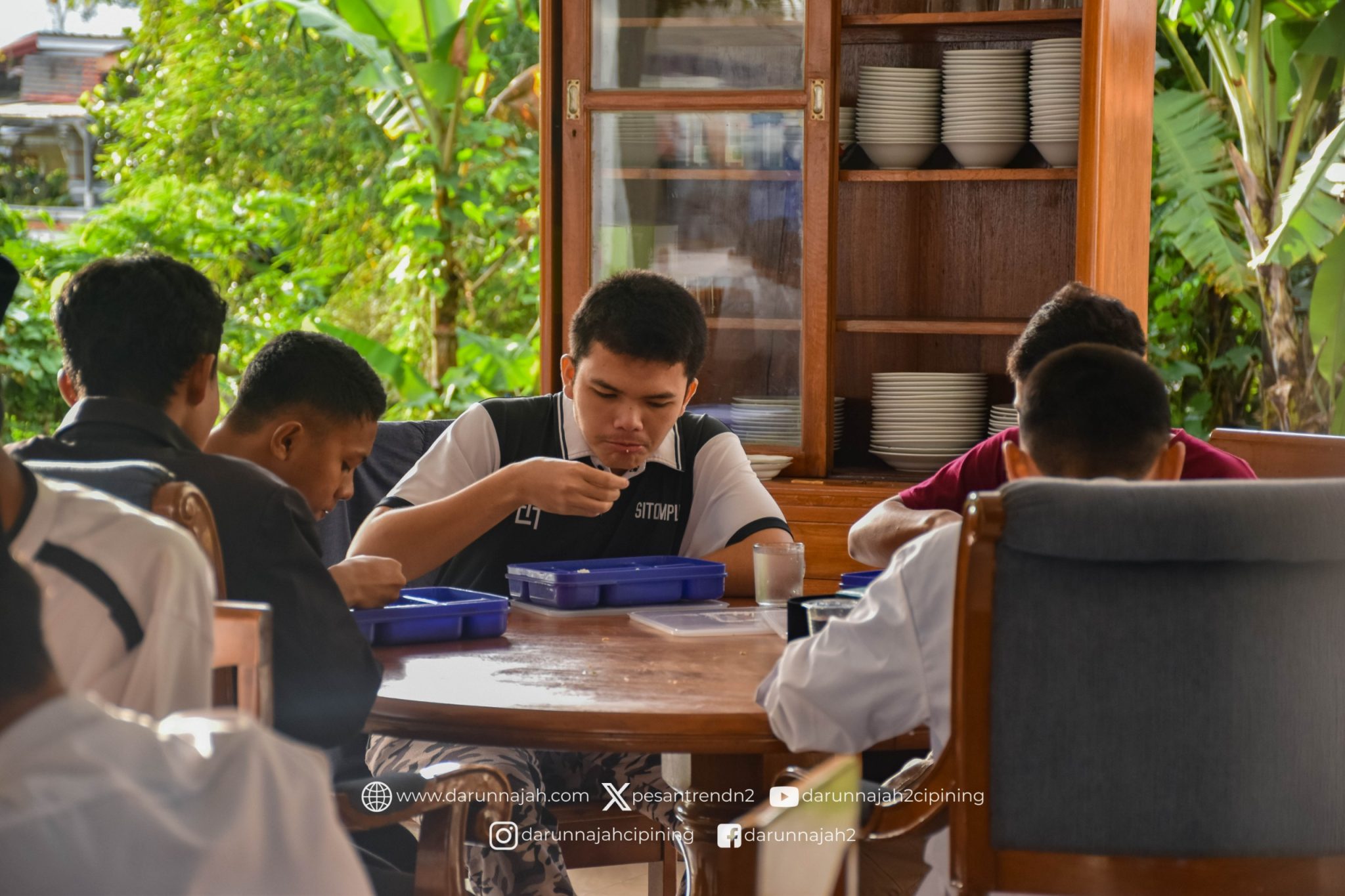 Adab Makan Dan Minum Rasulullah Mengikuti Sunnah Dalam Keseharian